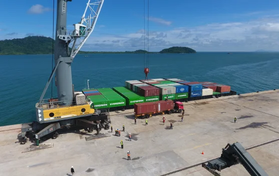 Terminal Kijing Layani Perdana 70 Peti Kemas Kosong - RRI.co.id