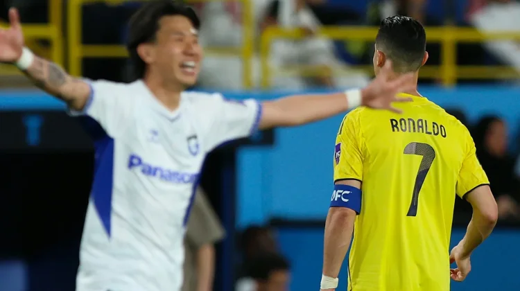 Kecewa! Cristiano Ronaldo Tinggalkan Lapangan usai Al Nassr Gagal Juara ...