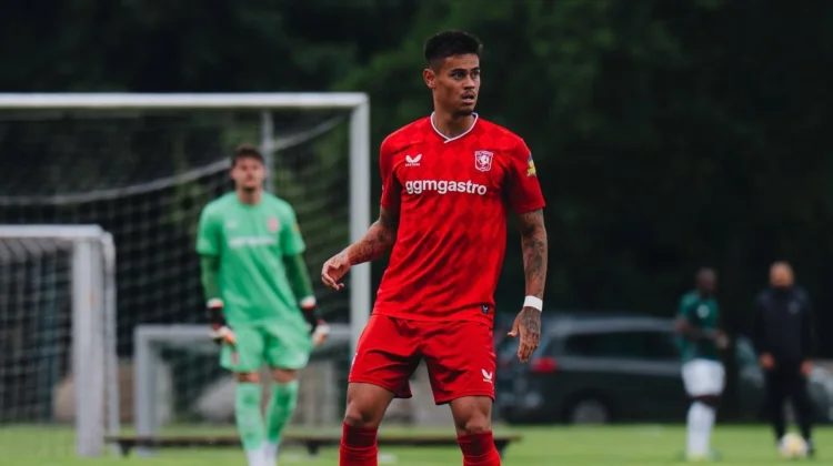 Mees Hilgers Resmi Perpanjang Kontrak di FC Twente hingga 2027 - RRI.co.id
