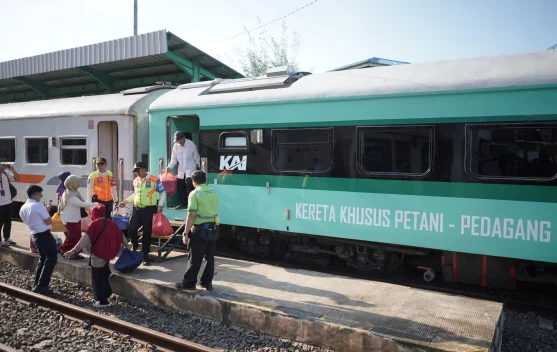 KA Lokal Rangkasbitung Merak Layani Dua Juta Pelanggan - RRI.co.id