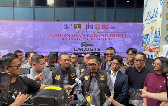 Kementerian Hukum Musnahkan Ratusan Merek Lacoste Ilegal Senilai Rp940 ...