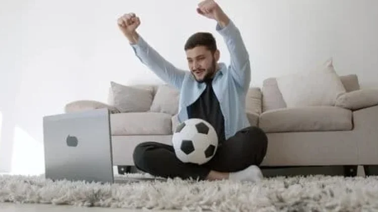 Ekspresi Emosi saat Menonton Sepak Bola Bermanfaat bagi Kesehatan ...