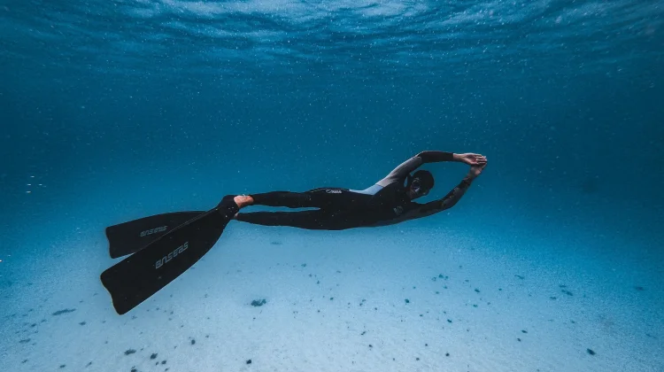 Perbedaan Mendasar antara Freediving dan Scuba Diving - RRI.co.id