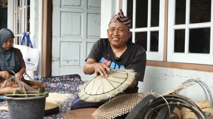 Pengrajin Caping Kalo di Kudus Makin Sedikit, Generasi Penerus Minim ...