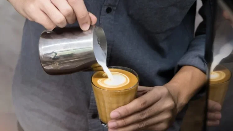 Untung Banyak : Manfaat Sehat di Balik Kopi Susu - RRI.co.id