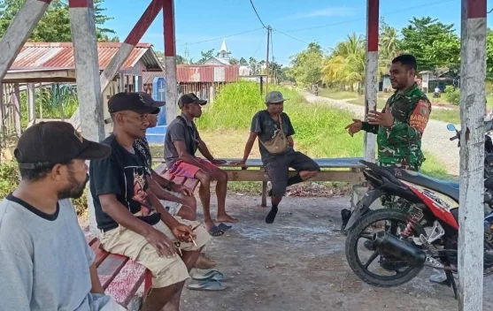 Babinsa Serui Ajak Warga Menawi Jaga Kebersihan. - RRI.co.id