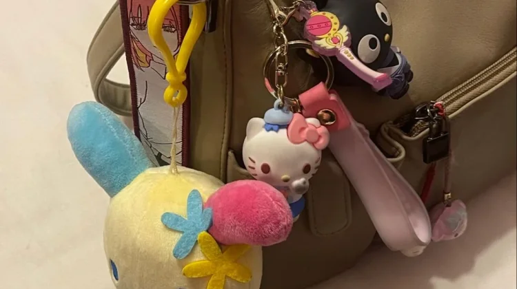 Keychain vs Bag Charm: Aksesoris Wajib Biar Tas Tidak Polos - RRI.co.id
