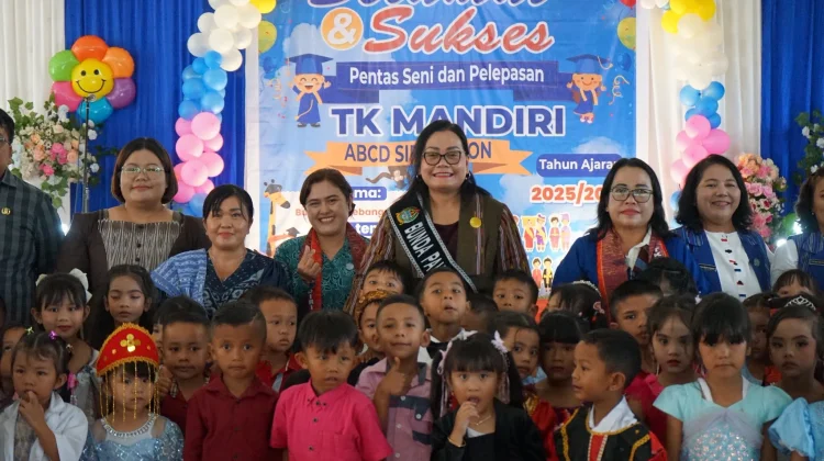 Bunda PAUD Taput Lepas Siswa TK Mandiri ABCD Sipoholon - RRI.co.id