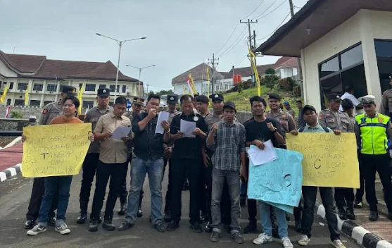 Demo Warga Persoalkan Penambangan Sungai Parbotisan - RRI.co.id