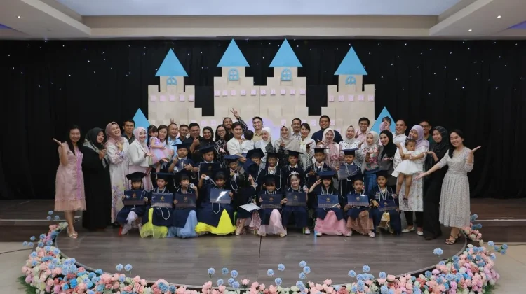 TK Green Hills Sintang Gelar Wisuda - RRI.co.id