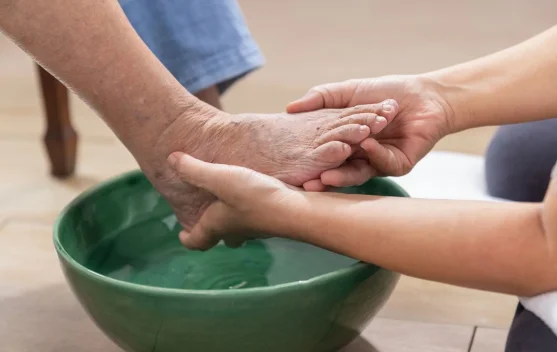 Cara Praktis Mengatasi Kaki Bengkak karena Gangguan Ginjal - RRI.co.id