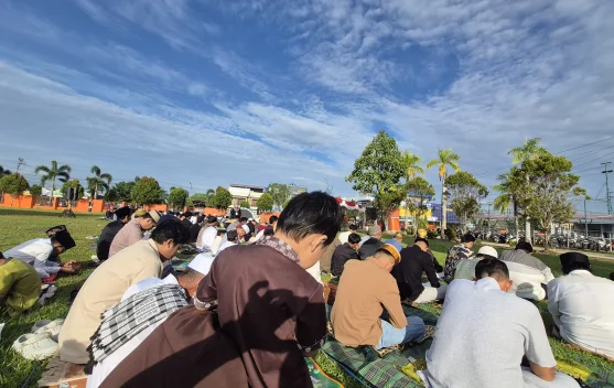 Pelaksanaan Salat Iduladha di Lapangan SMK Negri 3 Kota Sorong Berjalan ...