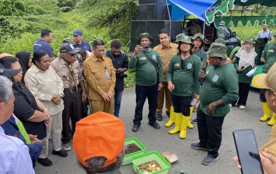 Tak Hanya Tanam Pohon, DLH PBD Edukasi Pengolahan Sampah dengan Maggot ...