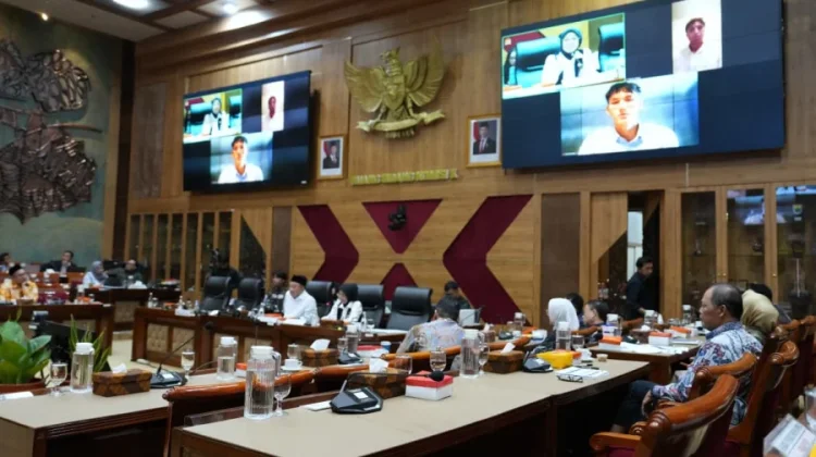 Komisi X DPR RI Setujui Naturalisasi Mitchell Lee Baker dan Luke ...