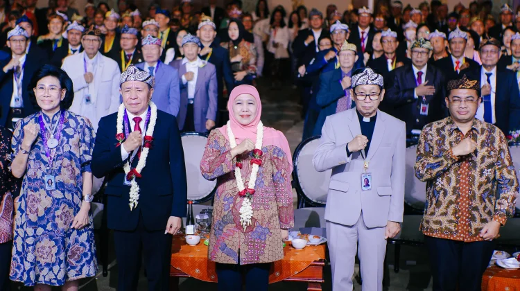 Khofifah Ajak Gereja Perkuat Karakter Generasi Bangsa - RRI.co.id