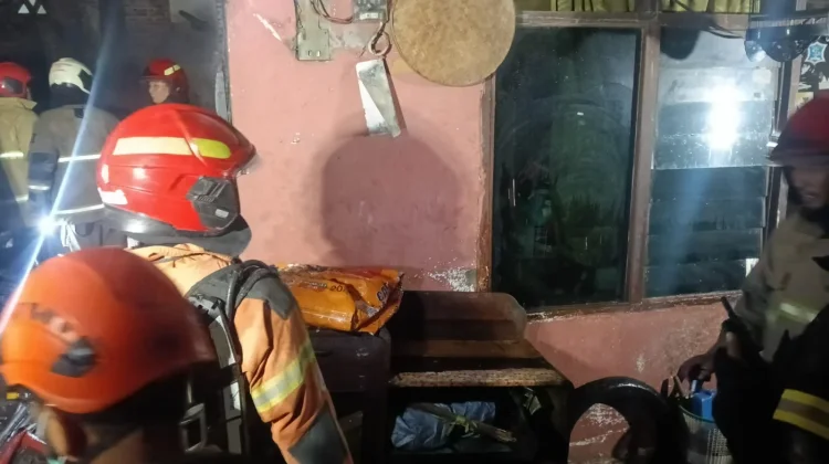 Kebakaran di Wonokromo Surabaya Hanguskan Tiga Rumah - RRI.co.id