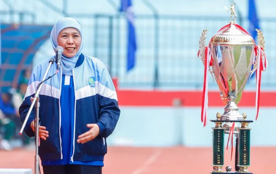 Diikuti Ribuan Atlet, Khofifah Buka Kejurnas Tenis Piala Ketua MA - RRI ...