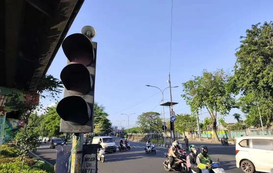 Pemadaman Listrik Ganggu Aktivitas Warga di Sejumlah Wilayah Surabaya ...