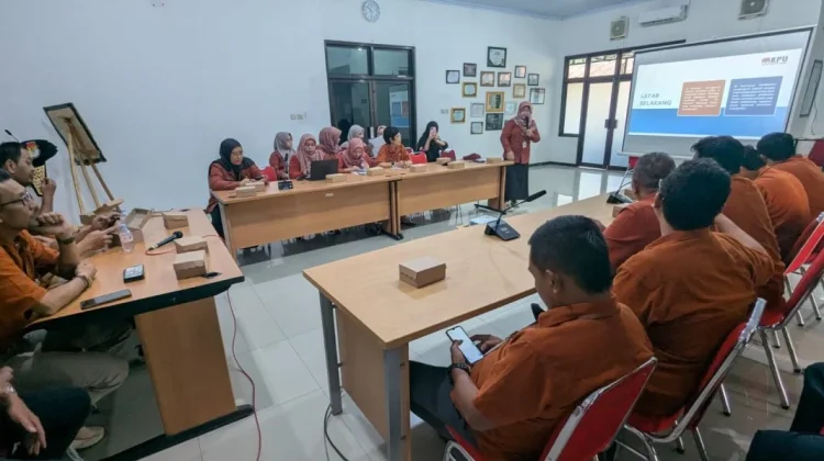 KPU Wonogiri Perkuat Disiplin Tim Pelayanan Publik - RRI.co.id