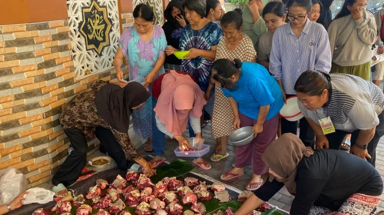 Dukung Bebas Sampah, Warga Purwosari Ambil Kurban Bawa Panci - RRI.co.id