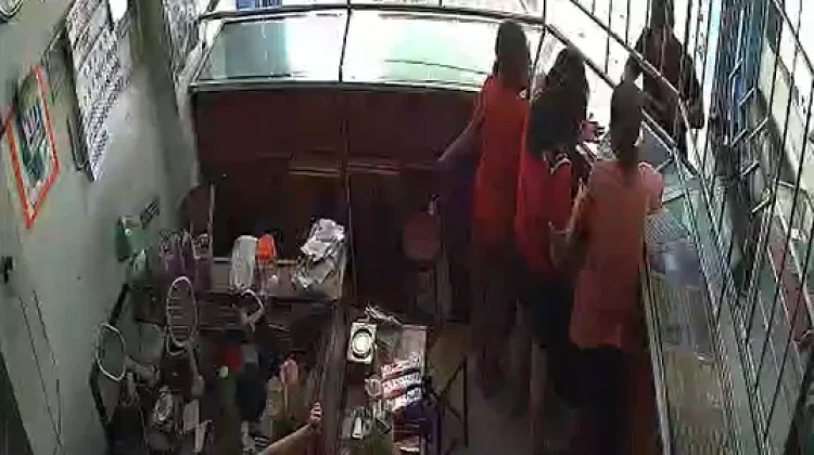 Pelaku Pura-Pura Jadi Pembeli, Dua Cincin Emas Raib dari Toko di ...