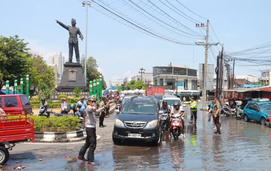 Banjir Rendam Soba, Lalin Sukoharjo–Solo Macet Parah, Polisi Berlakukan ...