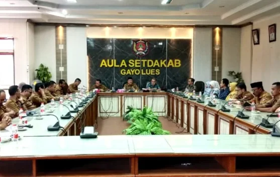 Plt. Sekda Gayo Lues Pimpin Exit Meeting Pemeriksaan LKPD 2025 Bersama ...