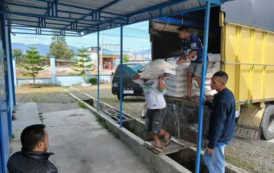 Perumda Tirta Bengi Terima Bantuan 6 Ton PAC dari Satgas PRR - RRI.co.id