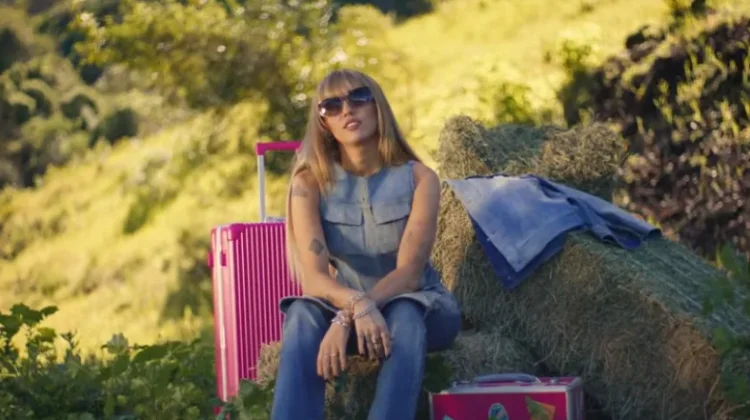 Myey Cyrus Rayakan 20 Tahun Hannah Montana - RRI.co.id