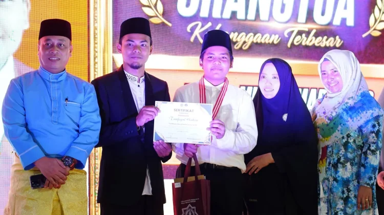 SDI Luqman Al Hakim Lepas Lulusan Angkatan Keenam - RRI.co.id