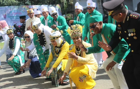 Bupati Sula Turun Langsung Peragakan Tarian Ronggeng Gala - RRI.co.id