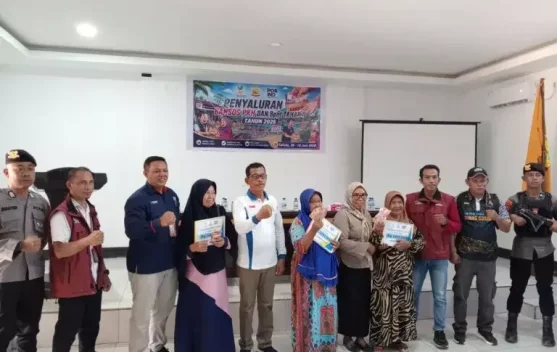 Kemensos Salurkan Bantuan PKH dan BPNT kepada 2.356 KPM - RRI.co.id