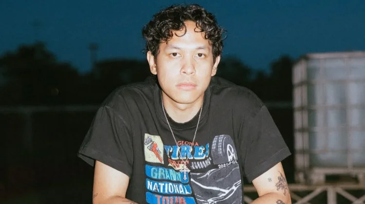 Album 'Menari Dengan Bayangan' Hindia Tembus 2,5 Miliar Streams, Jadi ...