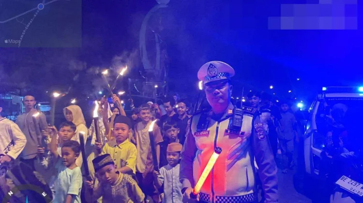Polres Way Kanan Amankan Pawai Obor 1 Muharram - RRI.co.id