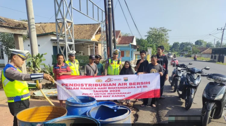 Warga Mangku Bumi Antusias Sambut Bantuan Air Bersih dari Polres Way ...