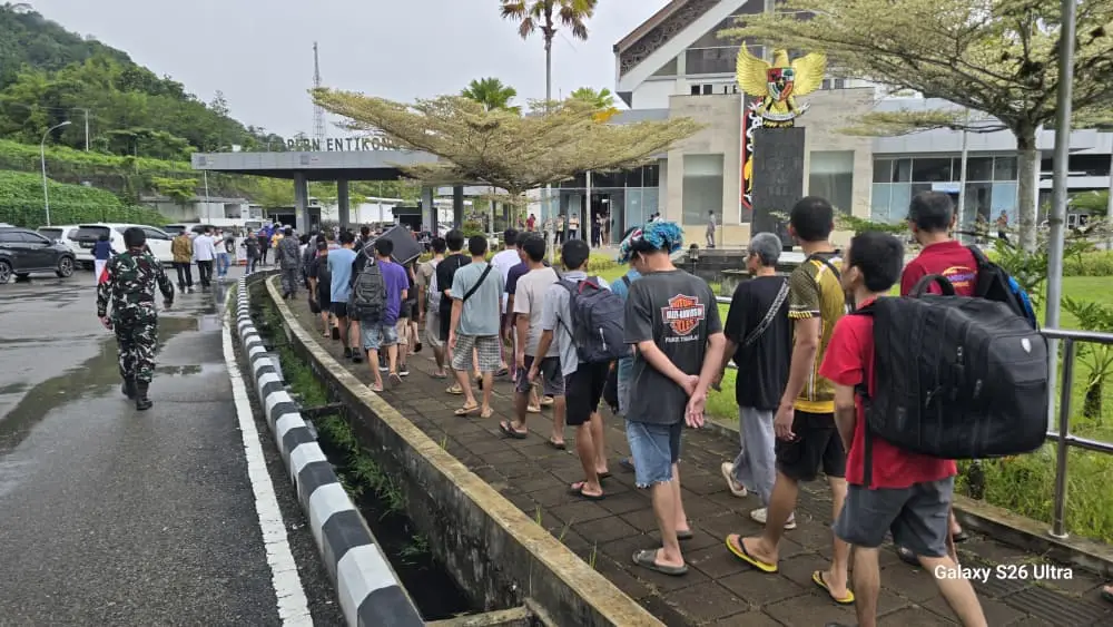 KJRI Kuching Dampingi Pemulangan WNI Bermasalah lewat Entikong - RRI.co.id