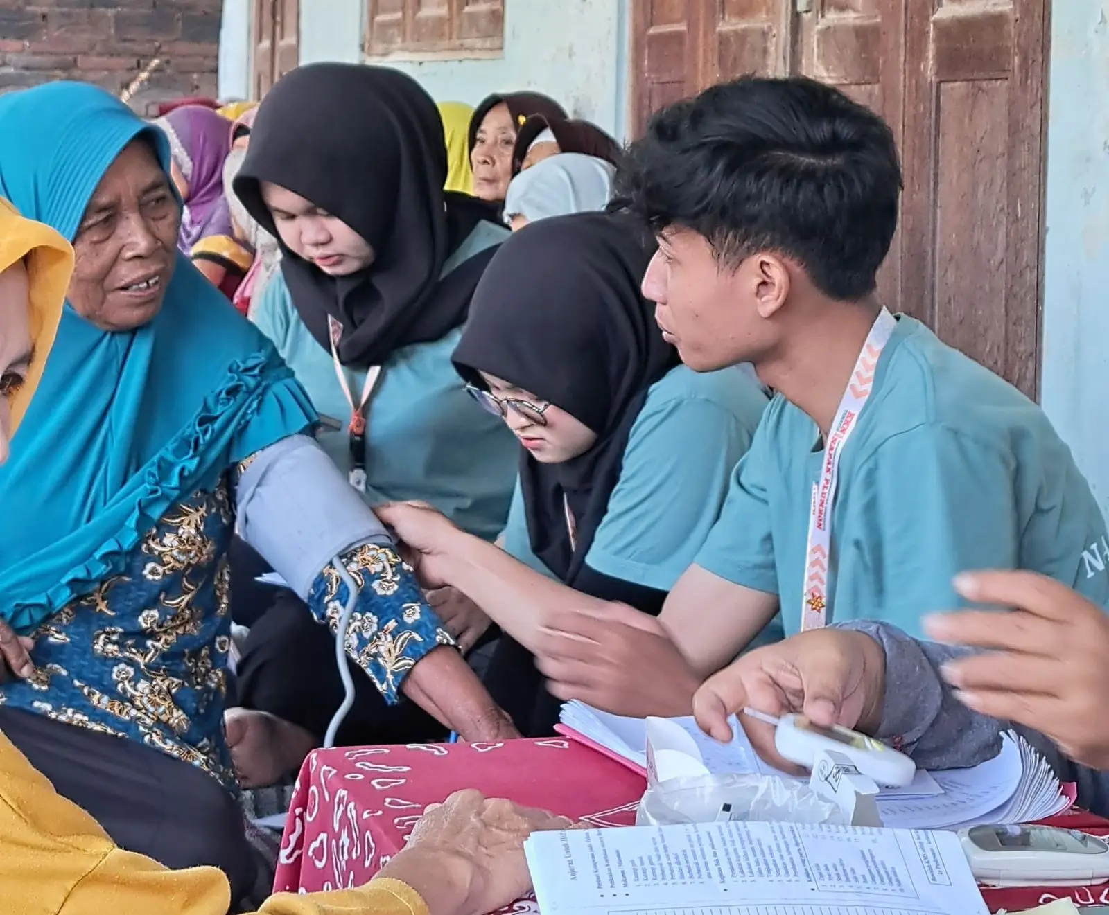 KKN IPE FIK UMS Hadirkan Games “Lampu Sehat Lansia” - RRI.co.id